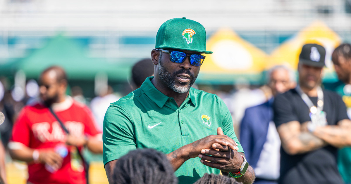 Michael Vick flexes on social media with official coaching bio photo ...