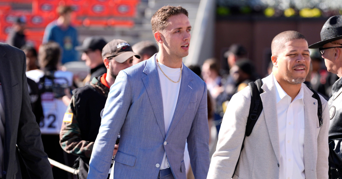 Carson Beck's NIL Deal Boosted After Bolting Georgia for Miami - Athlon ...