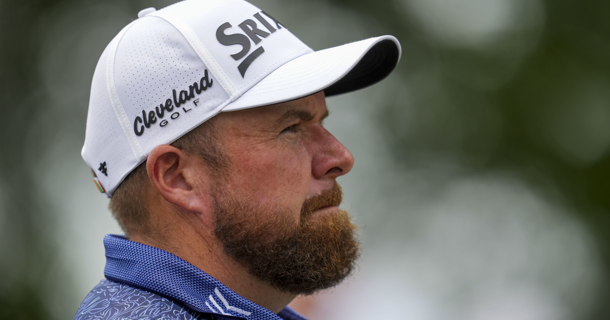 $28 Million Golfer Gives Middle Finger to PGA Tour Official - Athlon Sports