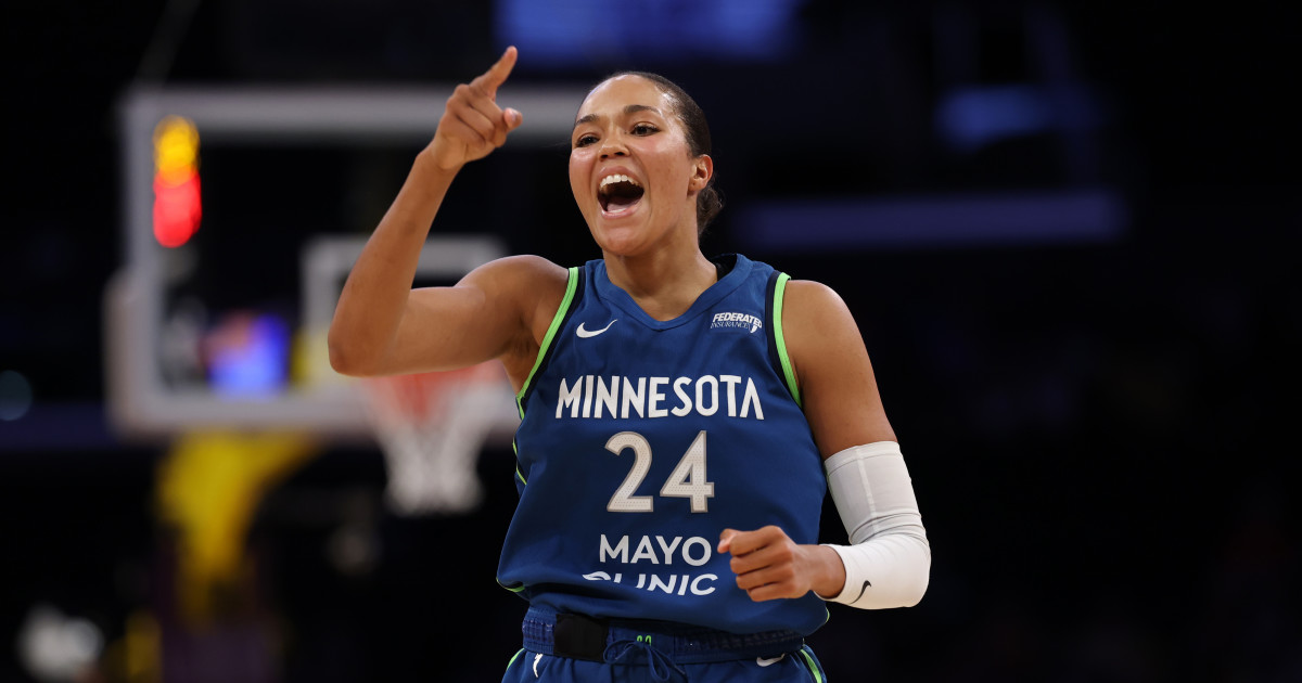 WNBA Star’s Pregame Outfit on Wednesday Features Tribute to NBA Legend ...