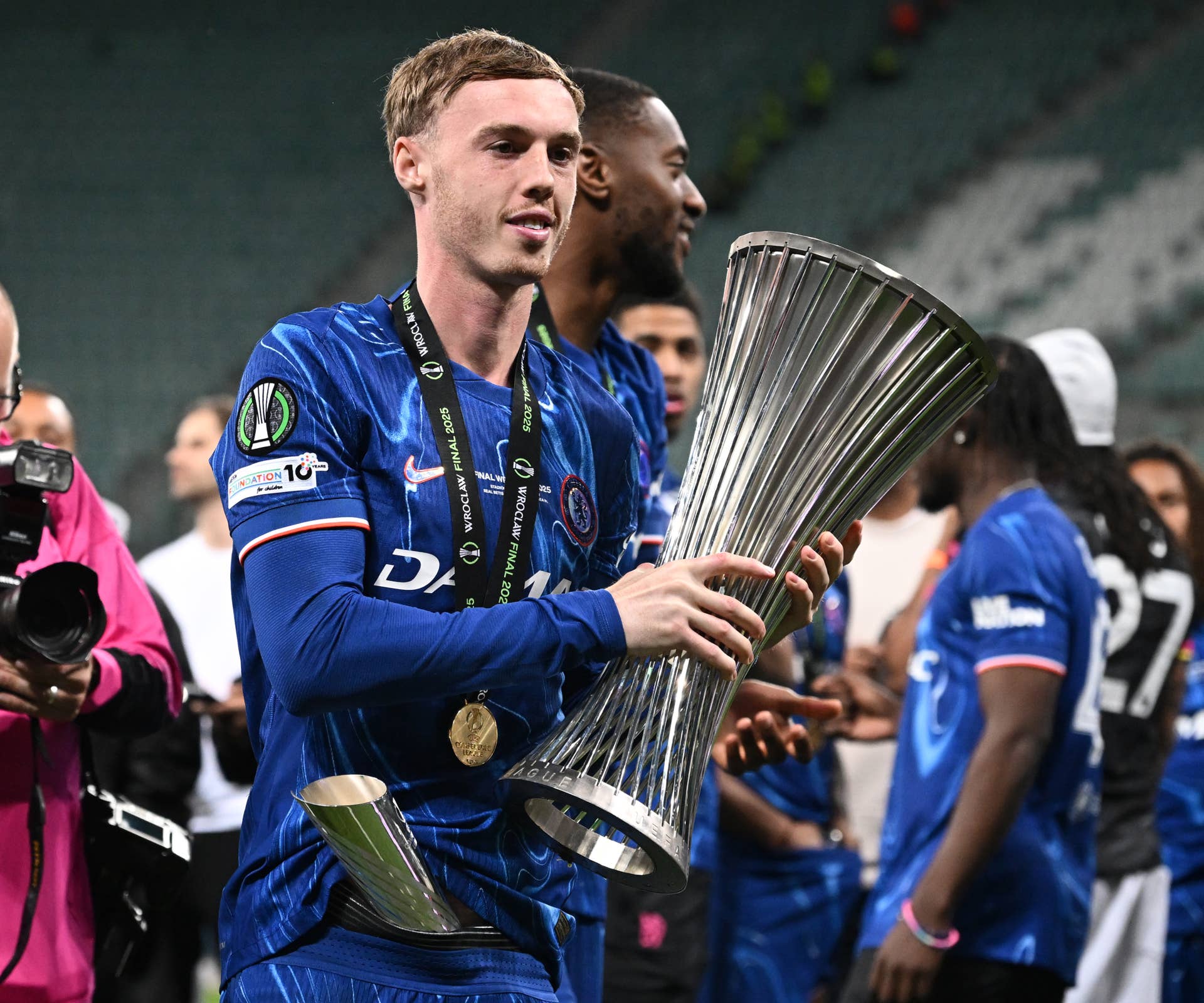 Watch: Chelsea Star Cole Palmer Gets Drenched in Hilarious Haircut ...