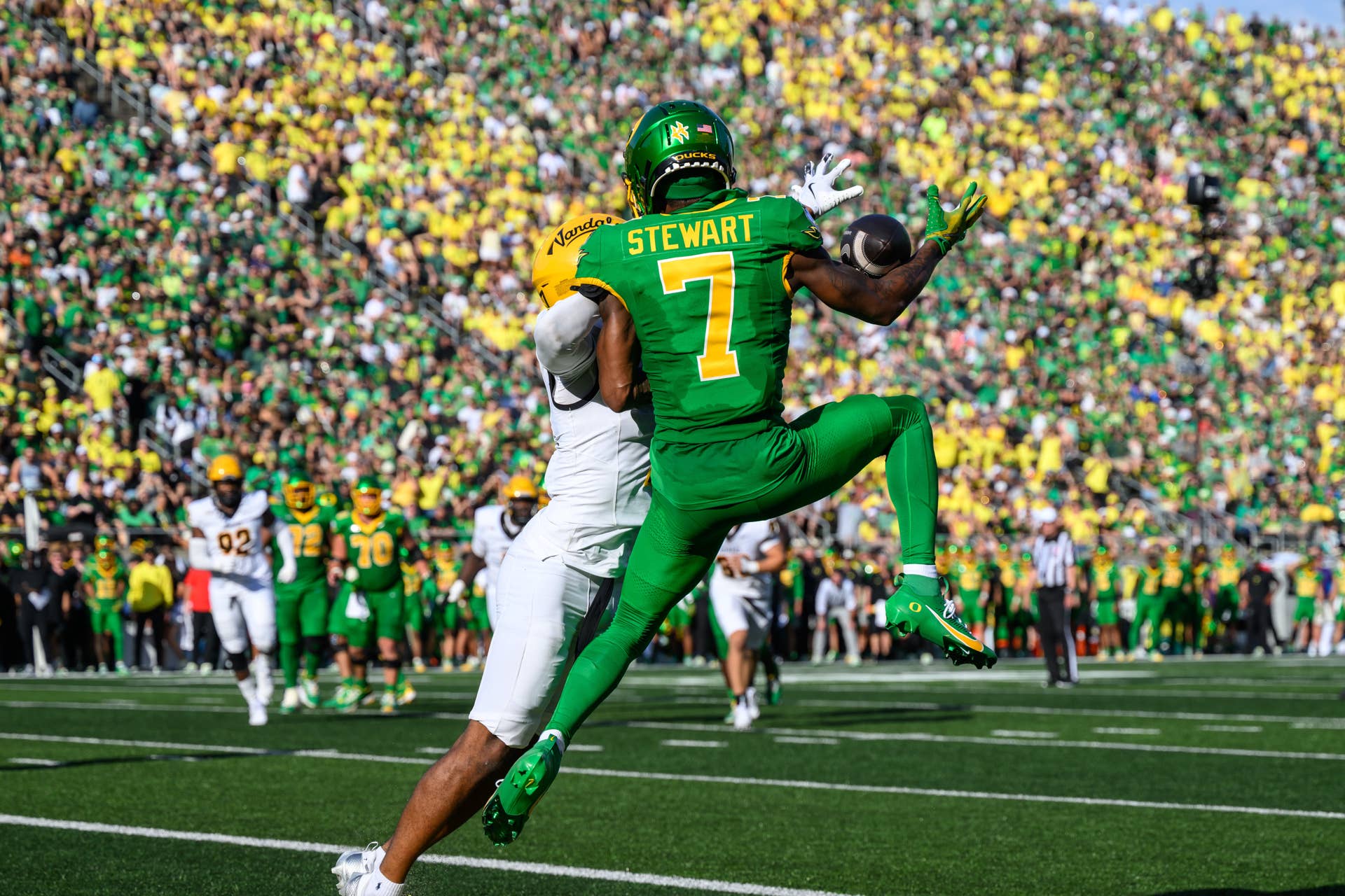 Oregon's Evan Stewart Has 4-Word Message After Season-Ending Injury ...
