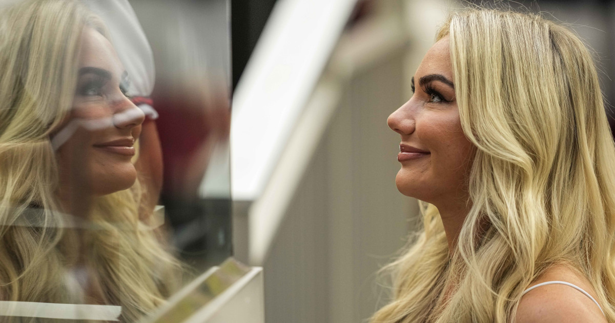 Freddie Freeman's Wife Chelsea Freeman Stuns in Custom Dodgers Outfit ...