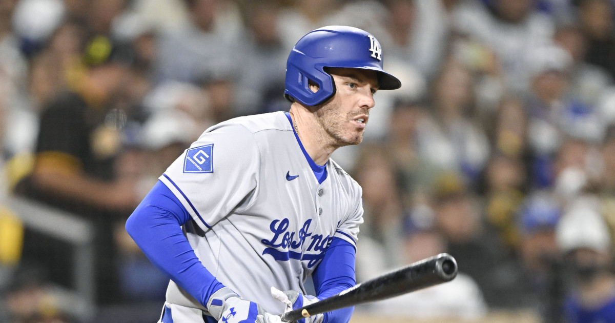 Dave Roberts Announces Unfortunate Dodgers’ Freddie Freeman News ...
