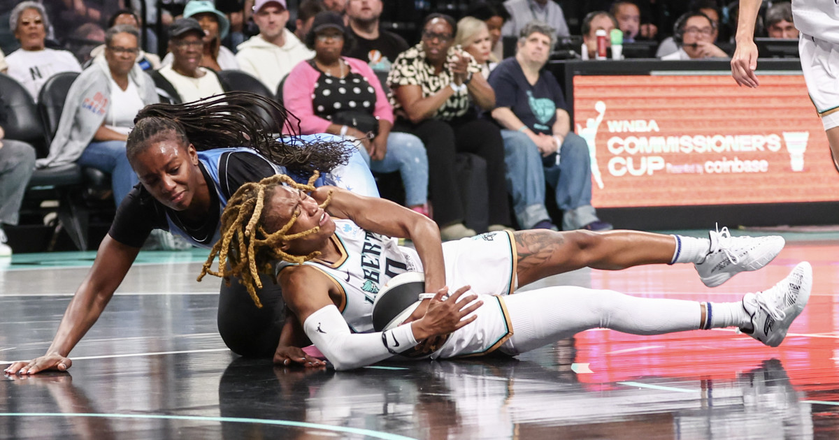 Jameis Winston Shows Support as Liberty Improves to 9–0 With Win Over ...