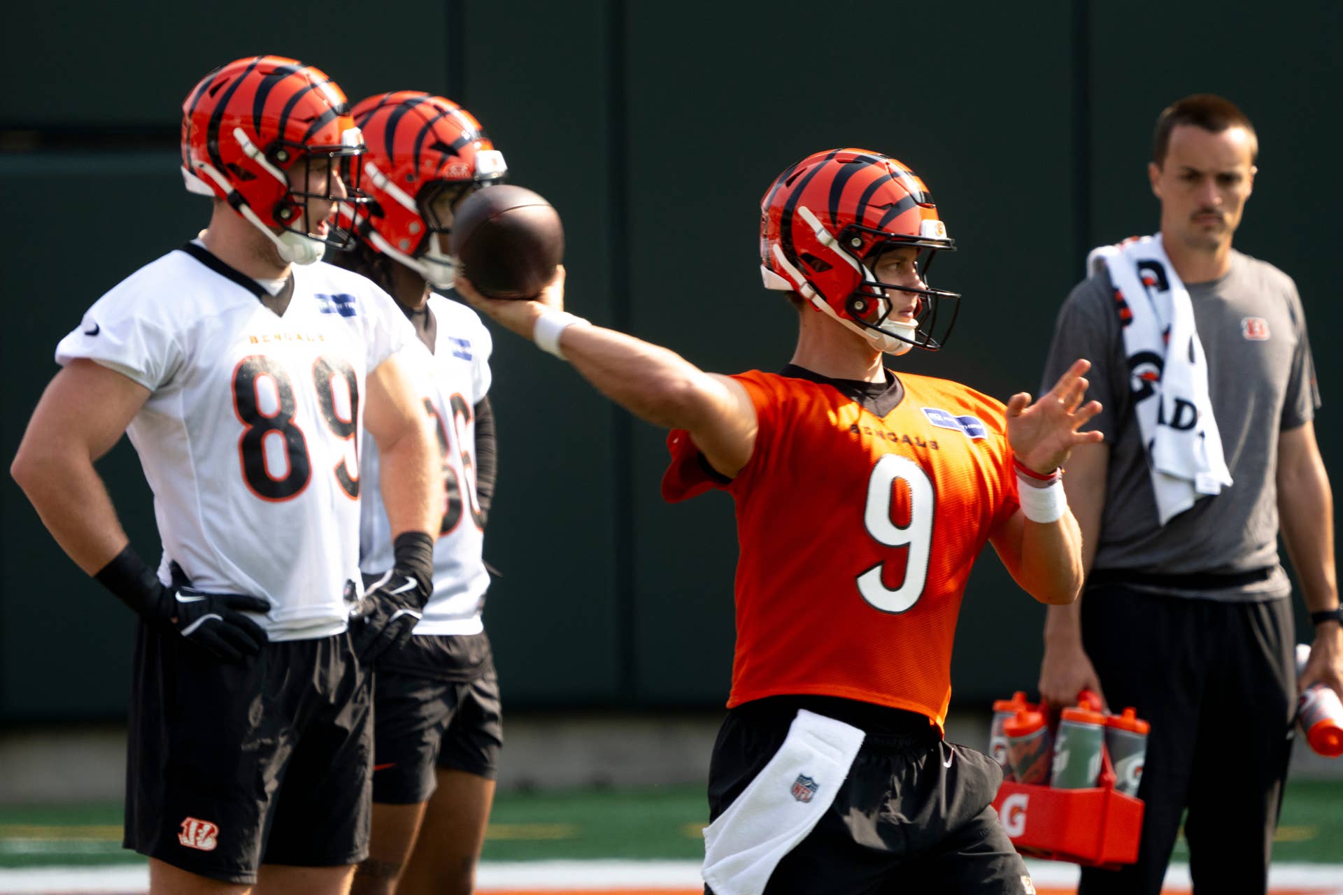 Joe Burrow Turns Heads With Unbelievably Bad Throws at Fanatic Games ...
