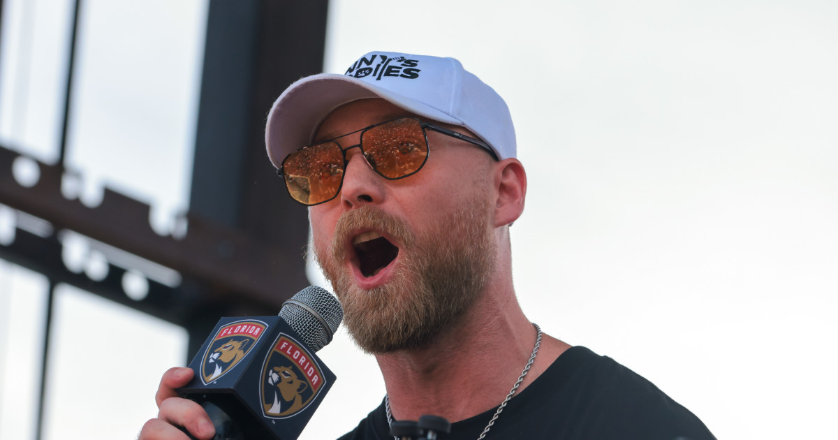 Sam Bennett Channels Inner Conor McGregor with Panthers Parade Message - Athlon Sports