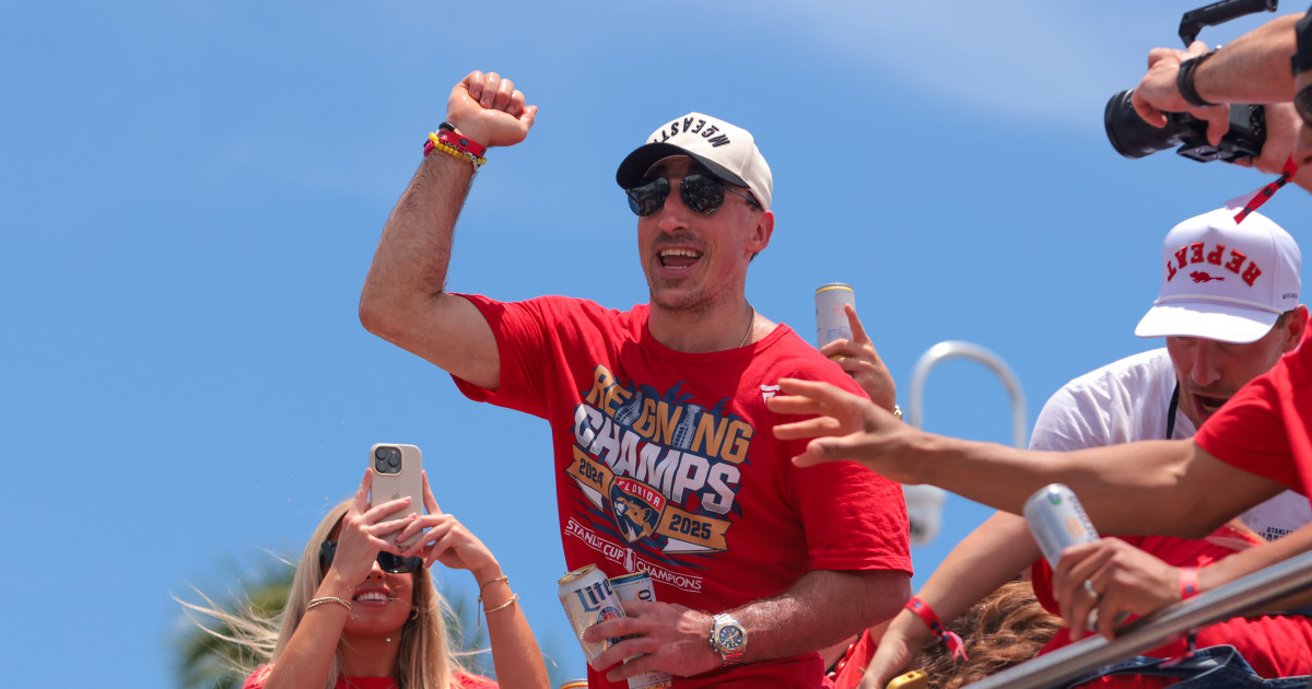 Brad Marchand Drops Hilarious Sam Bennett Message at Panthers Parade ...