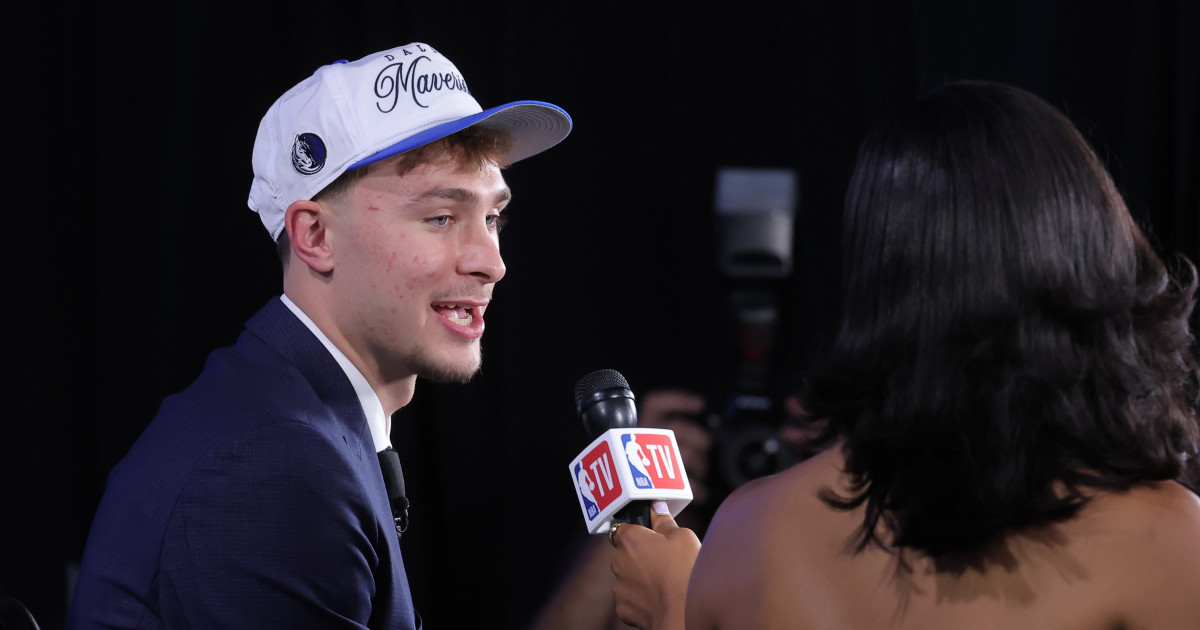 Could Cooper Flagg Play Point Guard in Giannis-Like Move for Mavericks? - Athlon Sports