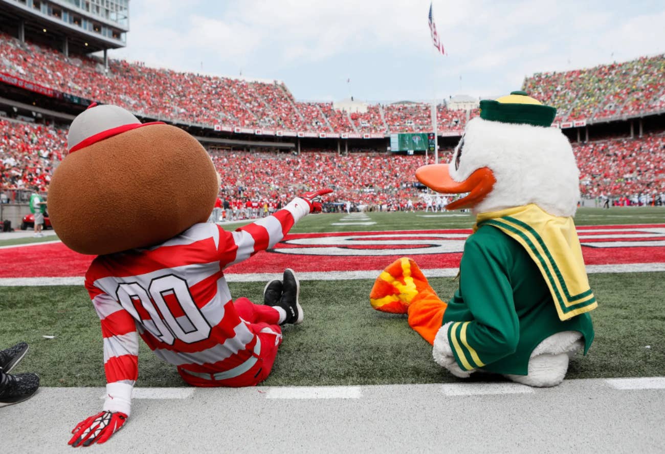 Oregon Ducks' Fan Hilariously Trolls Ohio State Buckeyes for Michigan ...