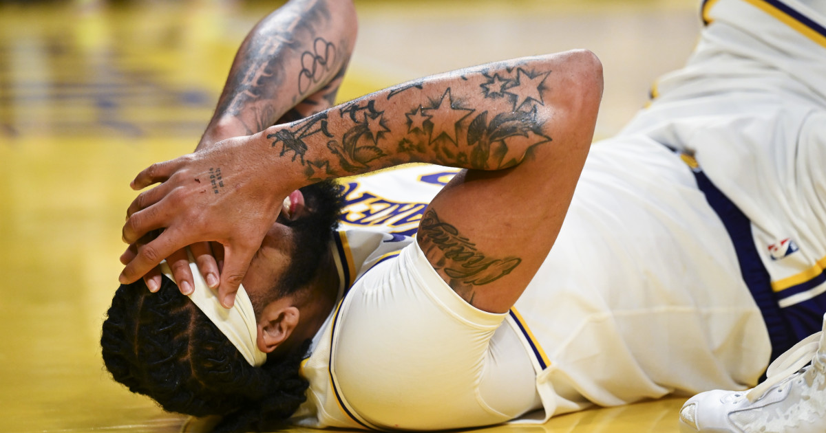 JJ Redick Provides Update on Anthony Davis' Eye Injury - Athlon Sports