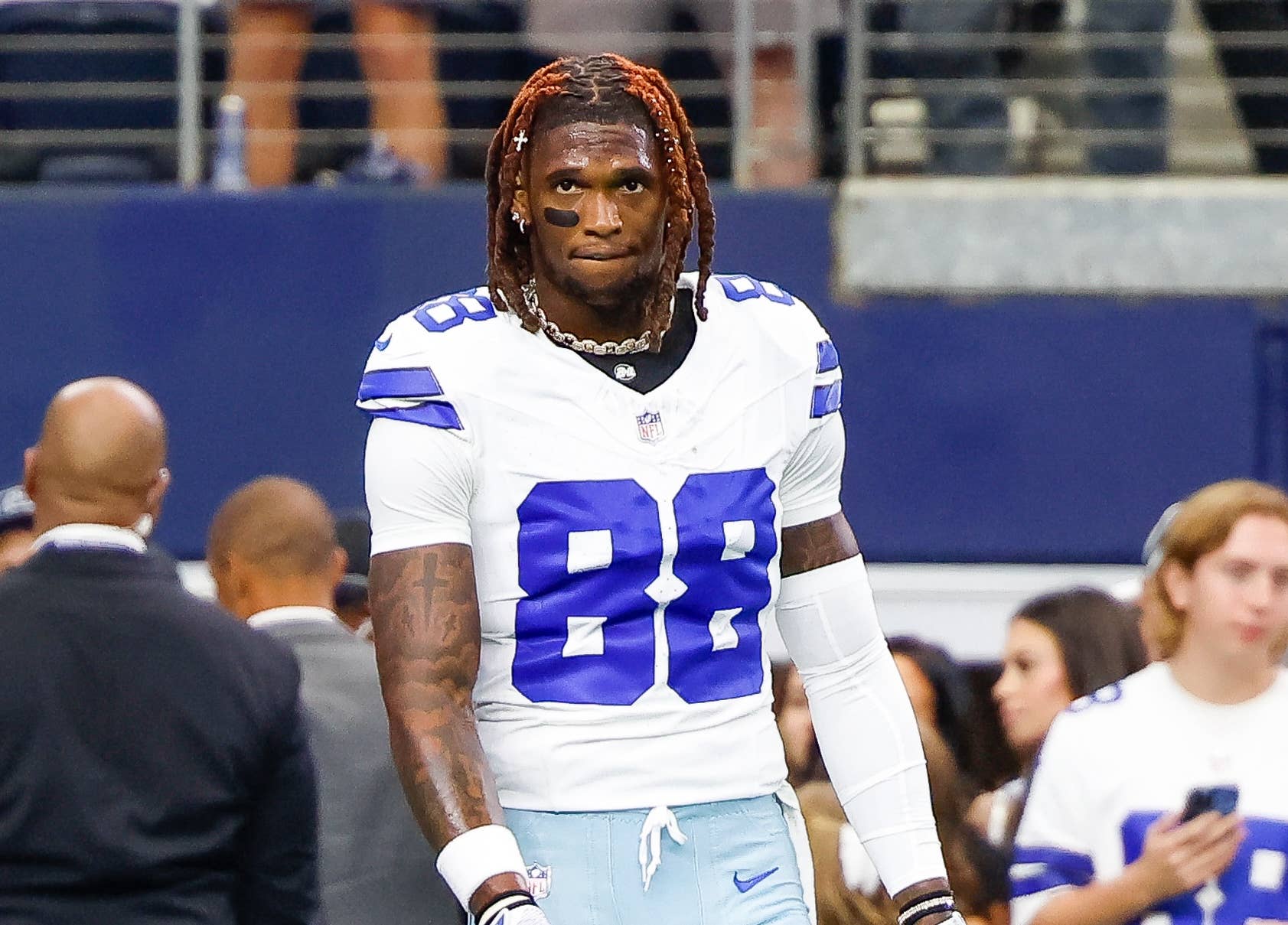 CeeDee Lamb's Sideline Collision With NFL Official During Cowboys-Rams ...
