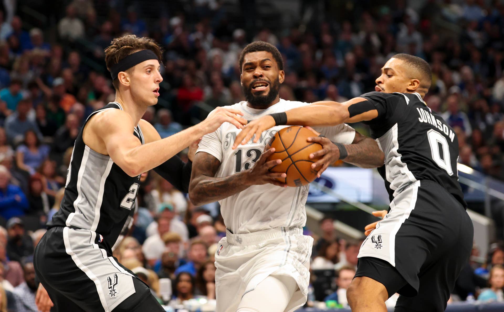 San Antonio Spurs Fan-Favorite On 'Chopping Block' Ahead of NBA Trade ...