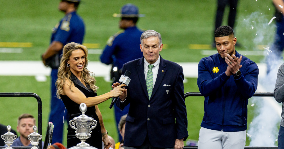 Fans Cringe After 'Awkward' Trophy Ceremony at Georgia-Notre Dame Sugar ...