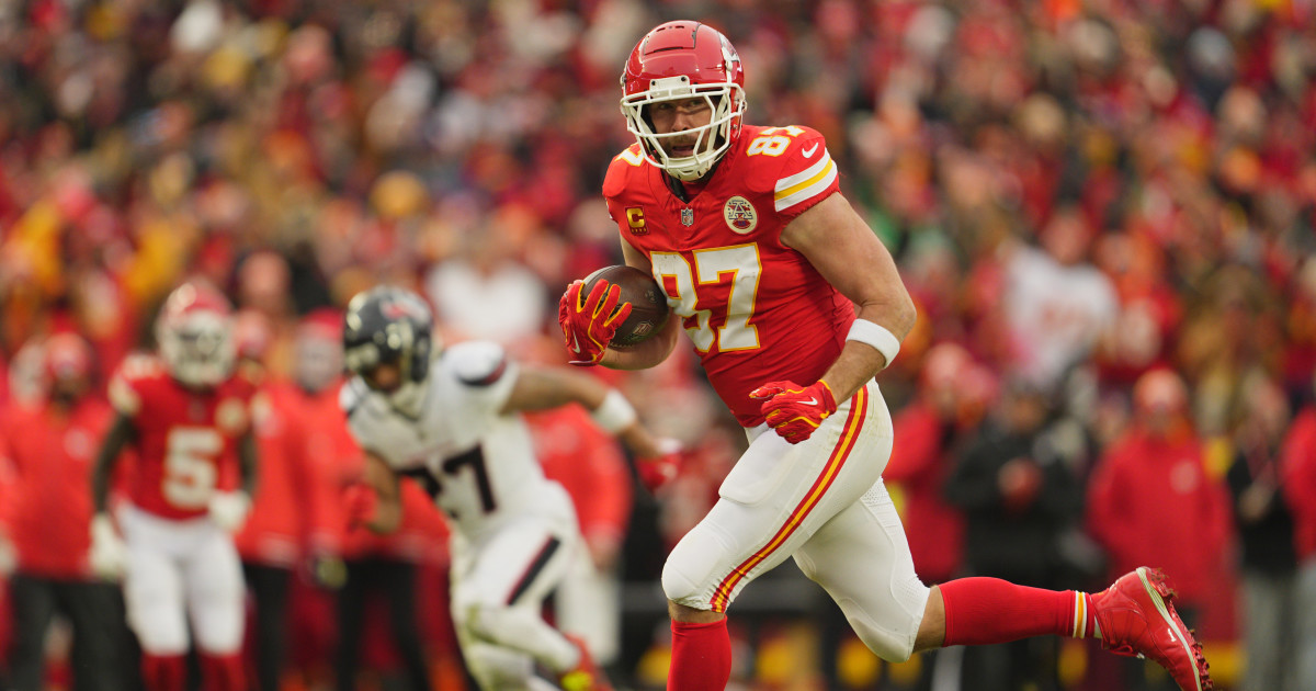 Chiefs Make Historic Travis Kelce Announcement During Texans Game - Athlon Sports
