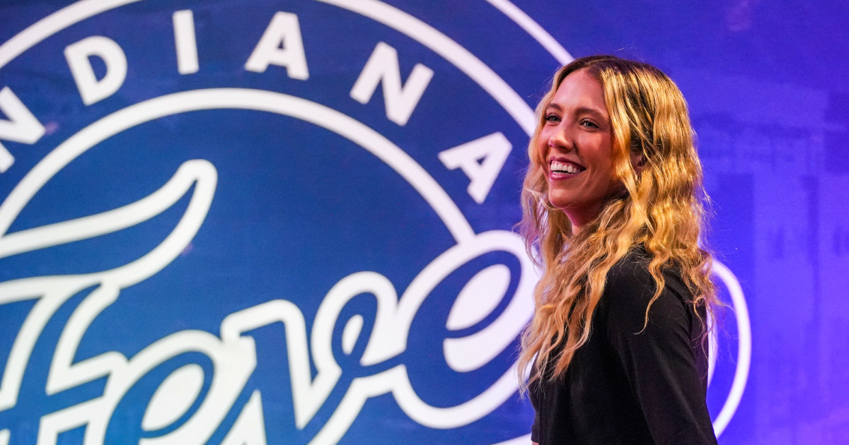 Lexie Hull Turns Heads with Pregame Outfit Before Fever-Sky Game ...