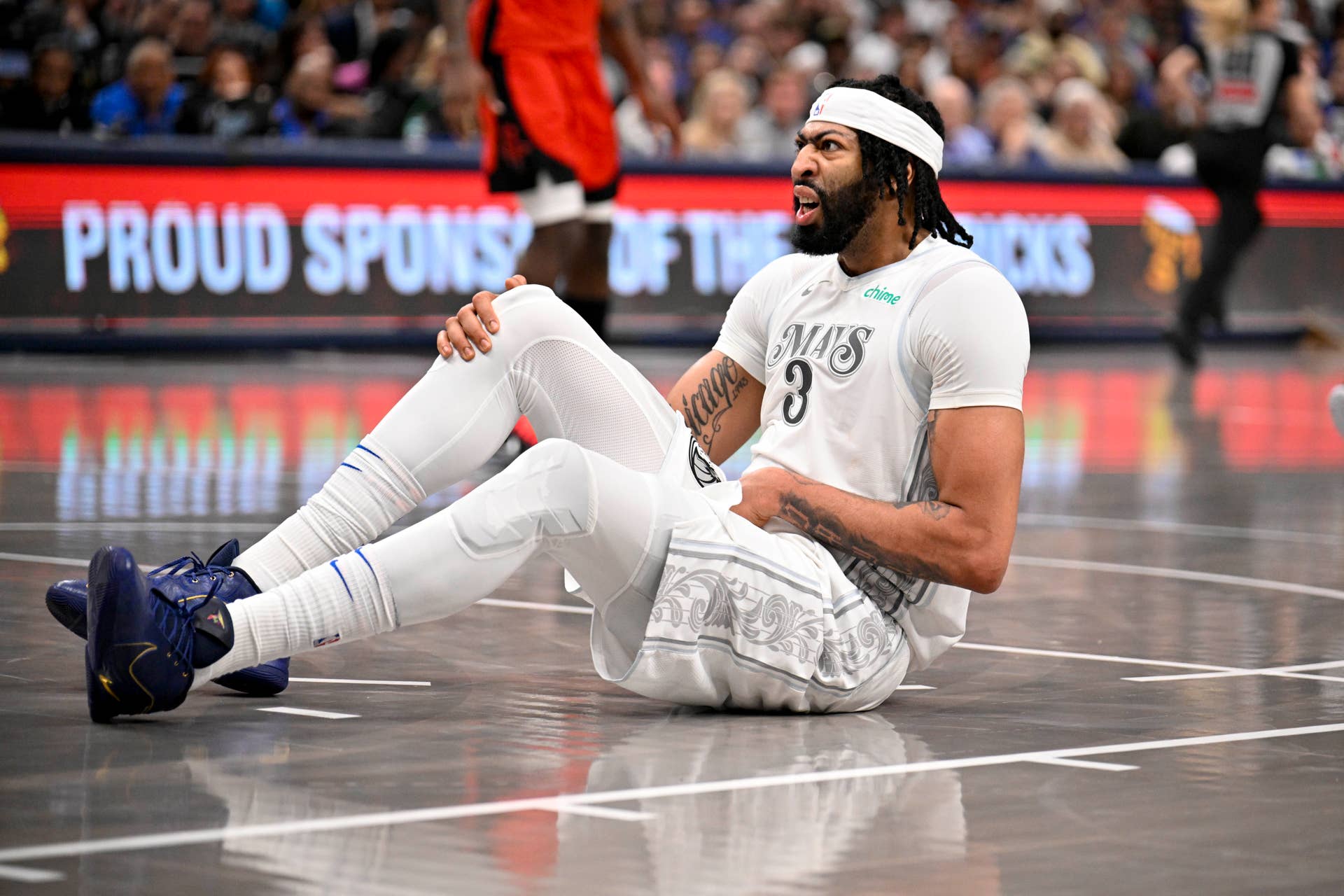 Mavericks Announce Anthony Davis News After Leaving Christmas Game ...