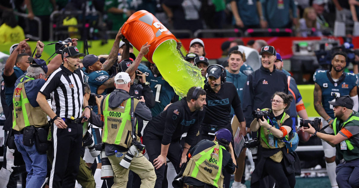 Kendrick Lamar Shares Stage With Super Bowl Philadelphia Eagles In ...