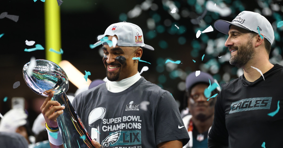 Jalen Hurts Getting Praised for What He Did on Sunday - Athlon Sports