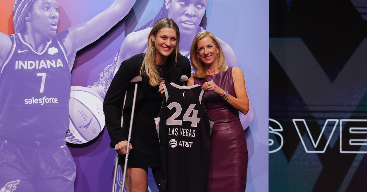 Aces Rookie Reacts to Wardrobe Blunder After Las Vegas Introduction ...