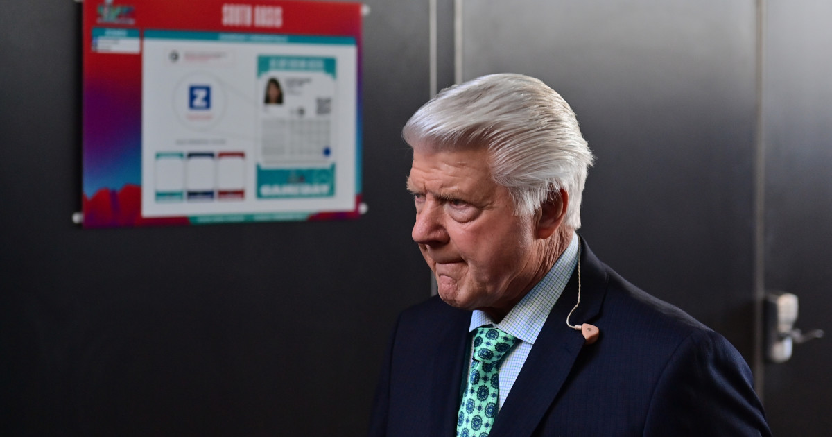 Former Arkansas Razorback Jimmy Johnson Retires from Fox Sports After ...