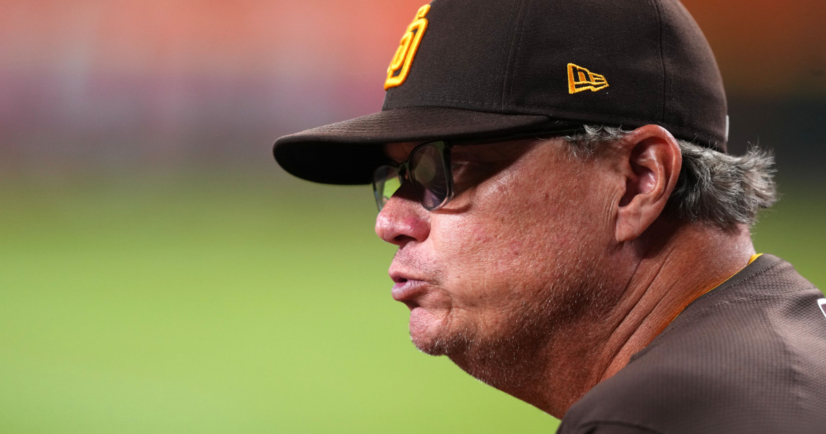 Padres' Mike Shildt Sends Message as $15 Million Decision Nears ...
