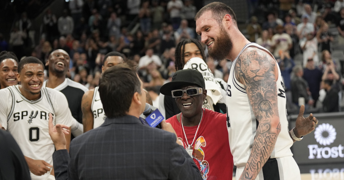 San Antonio Spurs Make Free Agency Decision on Two Young Players, Fan Favorite - Athlon Sports