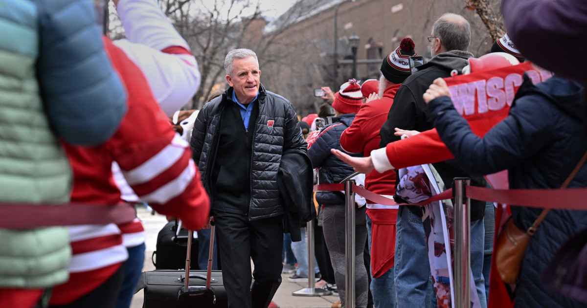 Wisconsin Badgers Hockey Coach Mark Johnson Might Receive Congressional ...