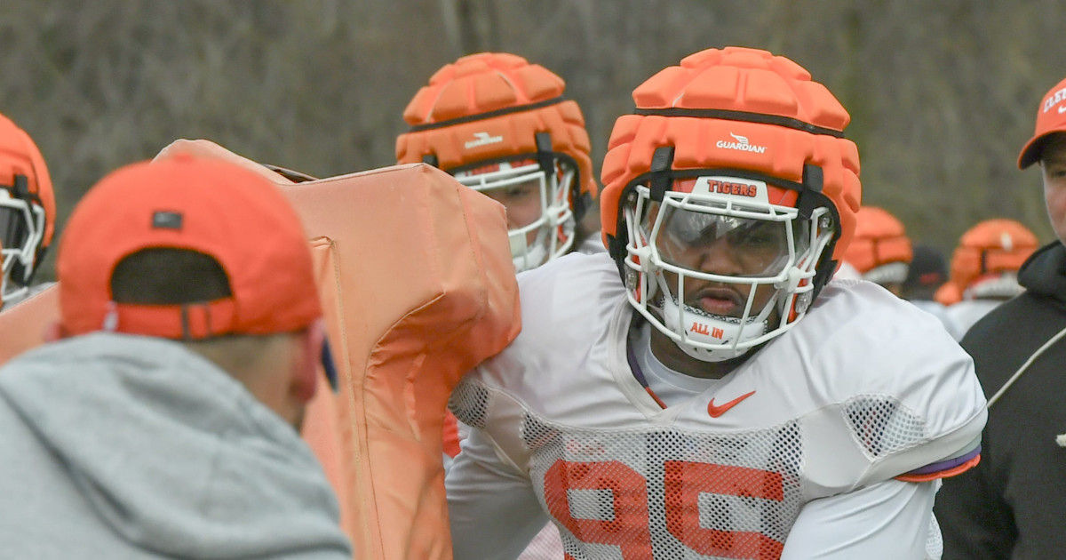 Dabo Swinney Praises Defensive Standouts Amare Adams and Will Heldt ...