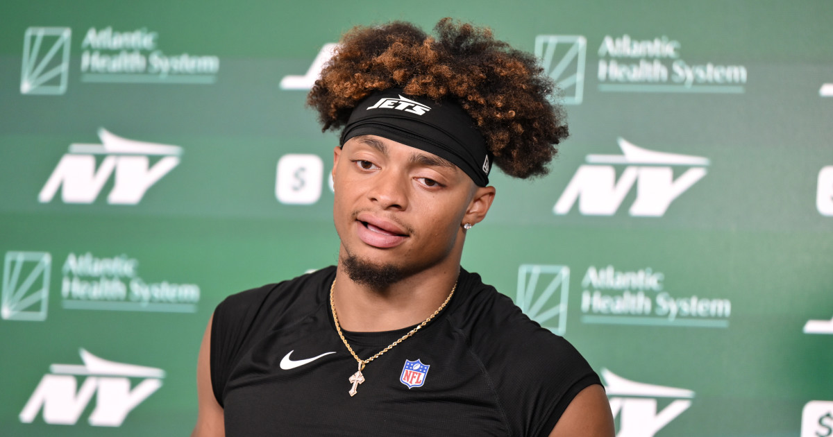 NFL Insider Gives Massive Justin Fields Injury Update - Athlon Sports