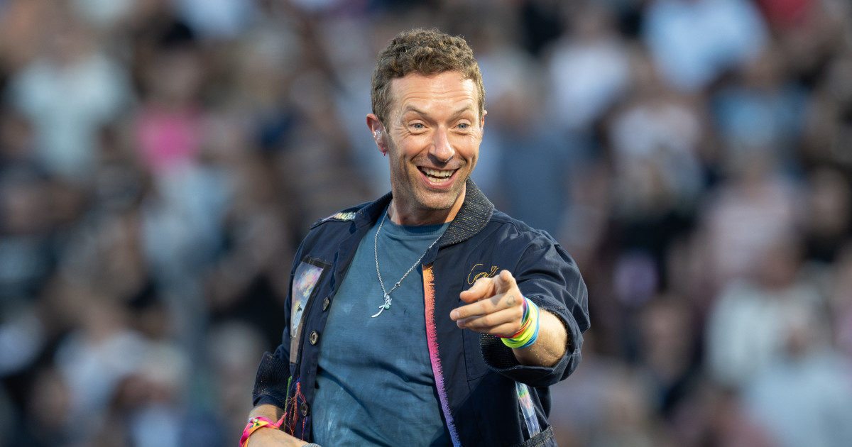 Chris Martin Triggers Cristiano Ronaldo Vs Lionel Messi Debate After ...