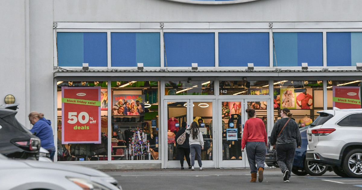 Old Navy's $50 Plush Fleece Hoodie Sweatshirts Are $12 — 76% Off ...