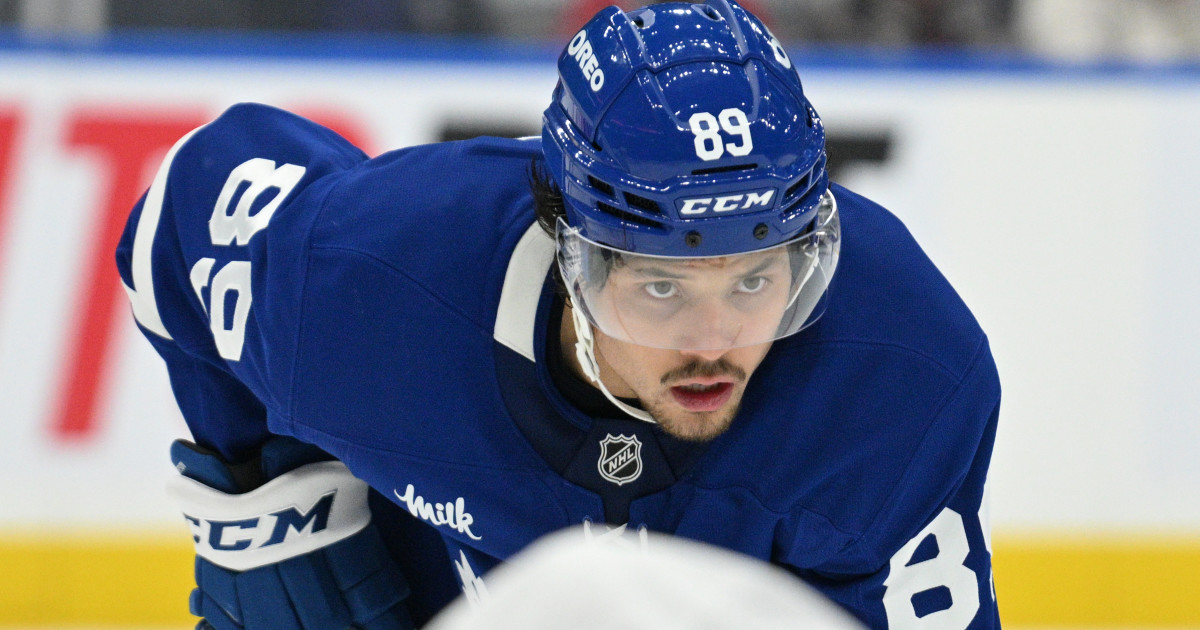 Nicholas Robertson Turns Heads on Day 1 as Maple Leafs Coach Praises ...