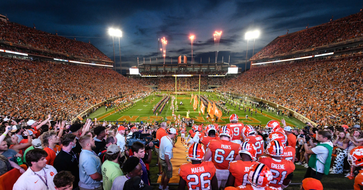 Reviews Are In After ESPN Introduces New College Football Scorebug in ...