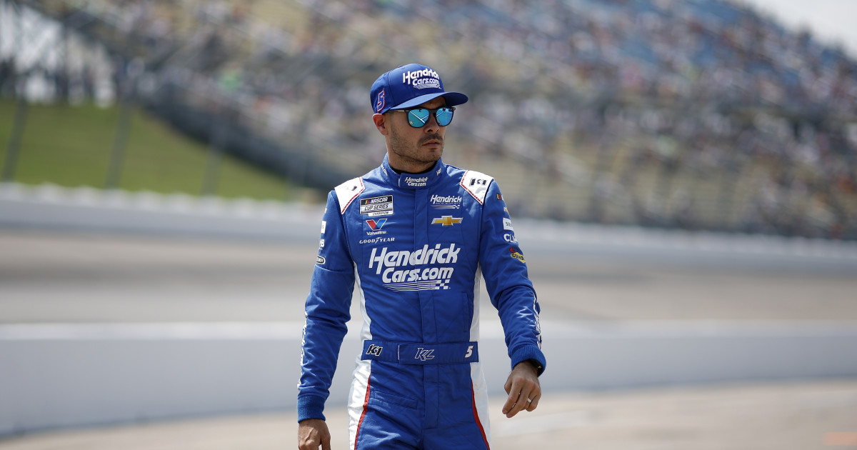 Kyle Larson Livid at Iowa After Getting Roughed Up by Chase Elliott and ...