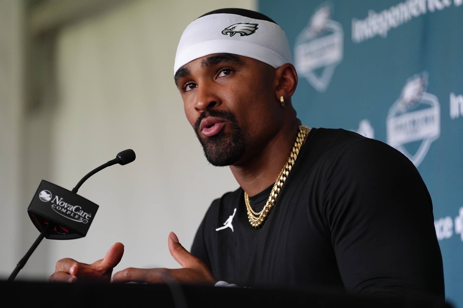 Jalen Hurts Praised for What He Told Shedeur Sanders After Eagles ...