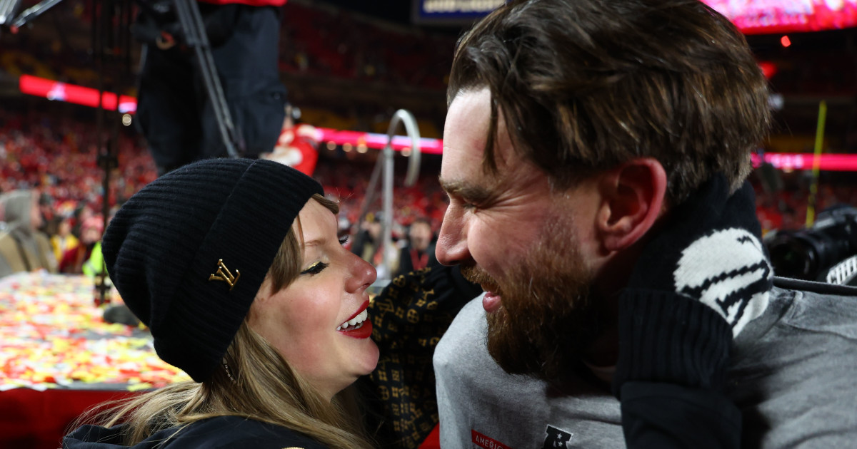 Chiefs Send Travis Kelce, Taylor Swift Message Before Jaguars Game - Athlon Sports