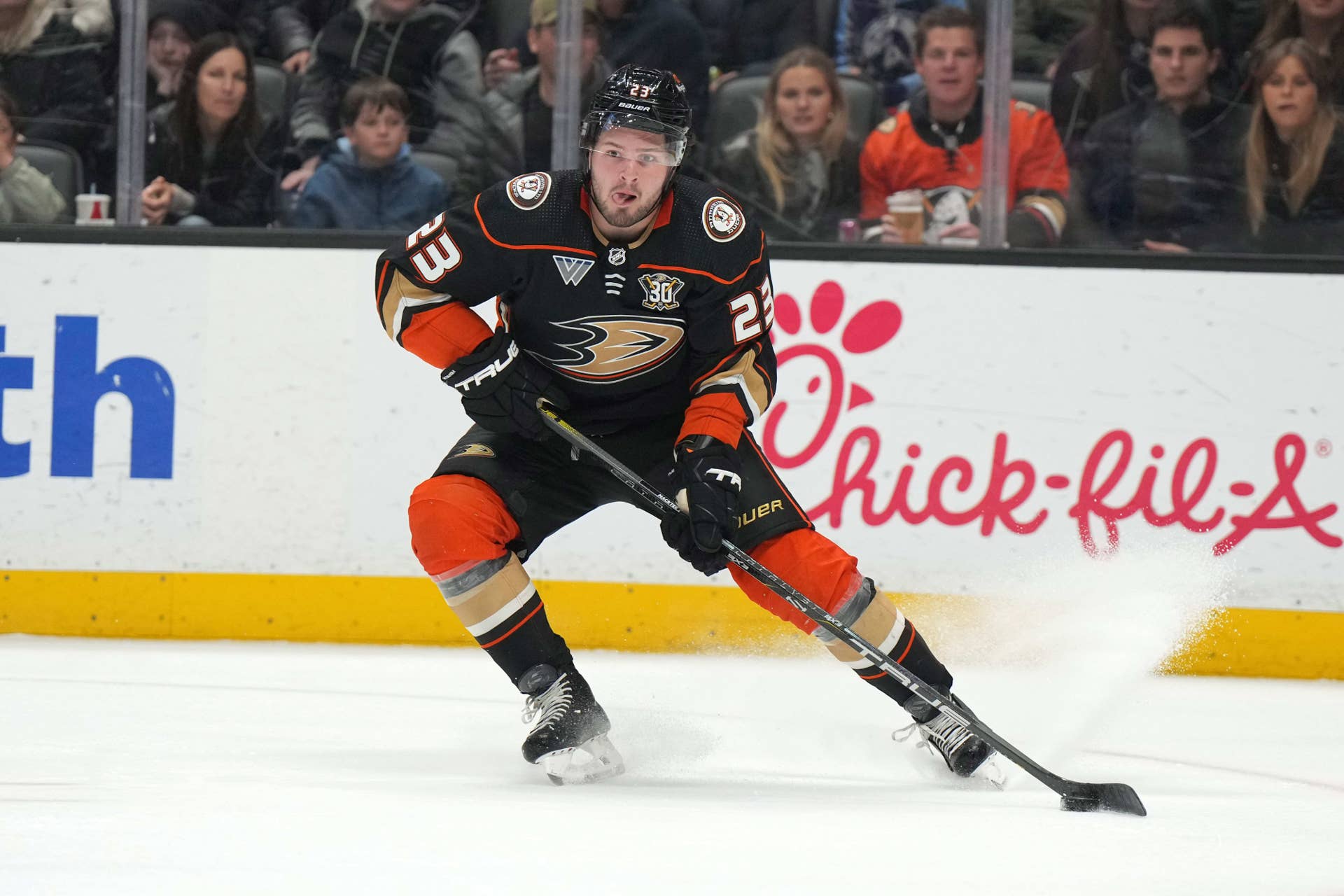 Mason McTavish Predicted to be Traded to Calgary Flames - Athlon Sports