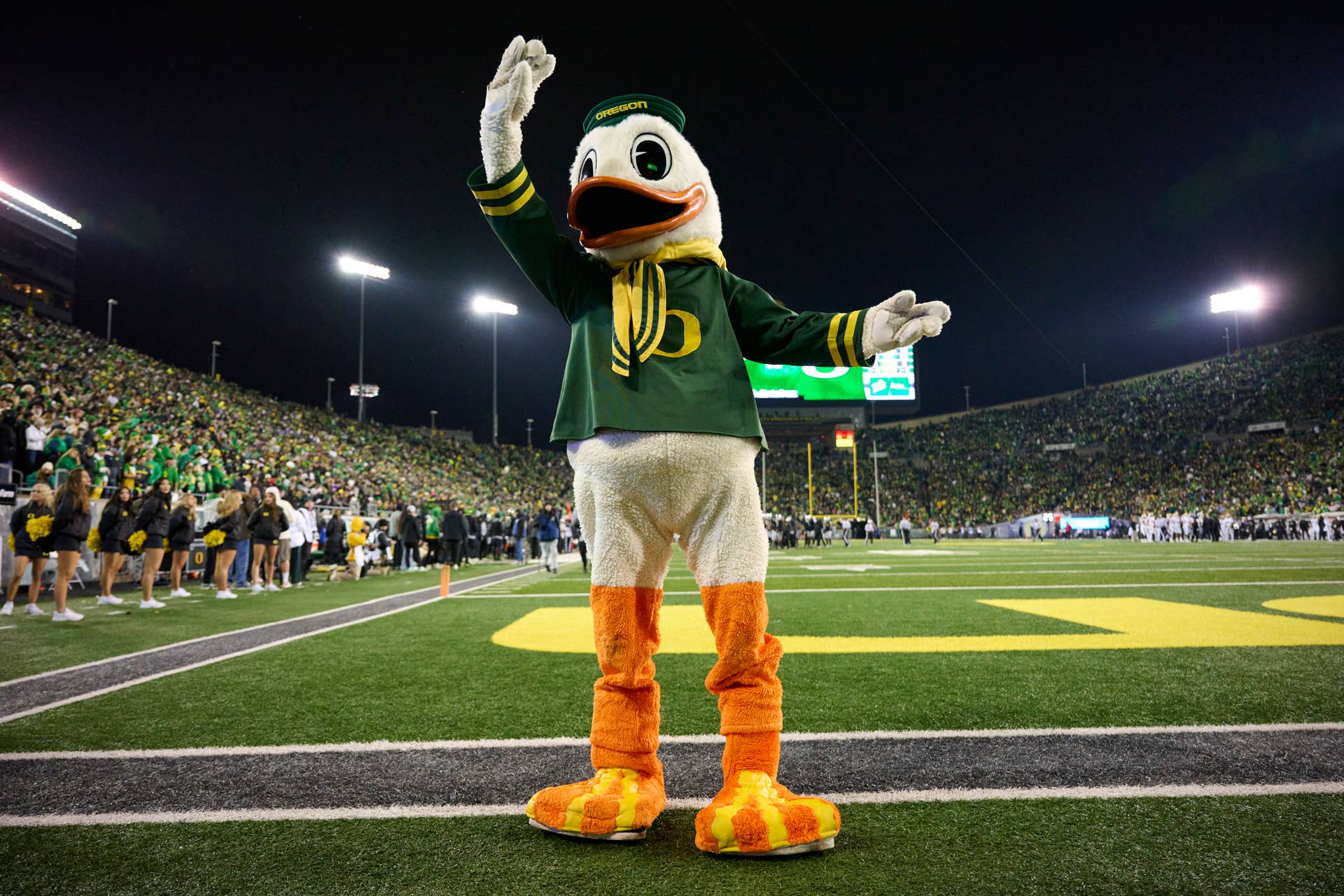 Oregon home opener turns viral after Duck decapitation - Athlon Sports