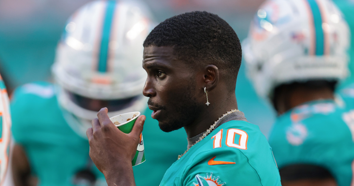 Dolphins WR Tyreek Hill Makes Surgery Announcement on Wednesday - Athlon Sports