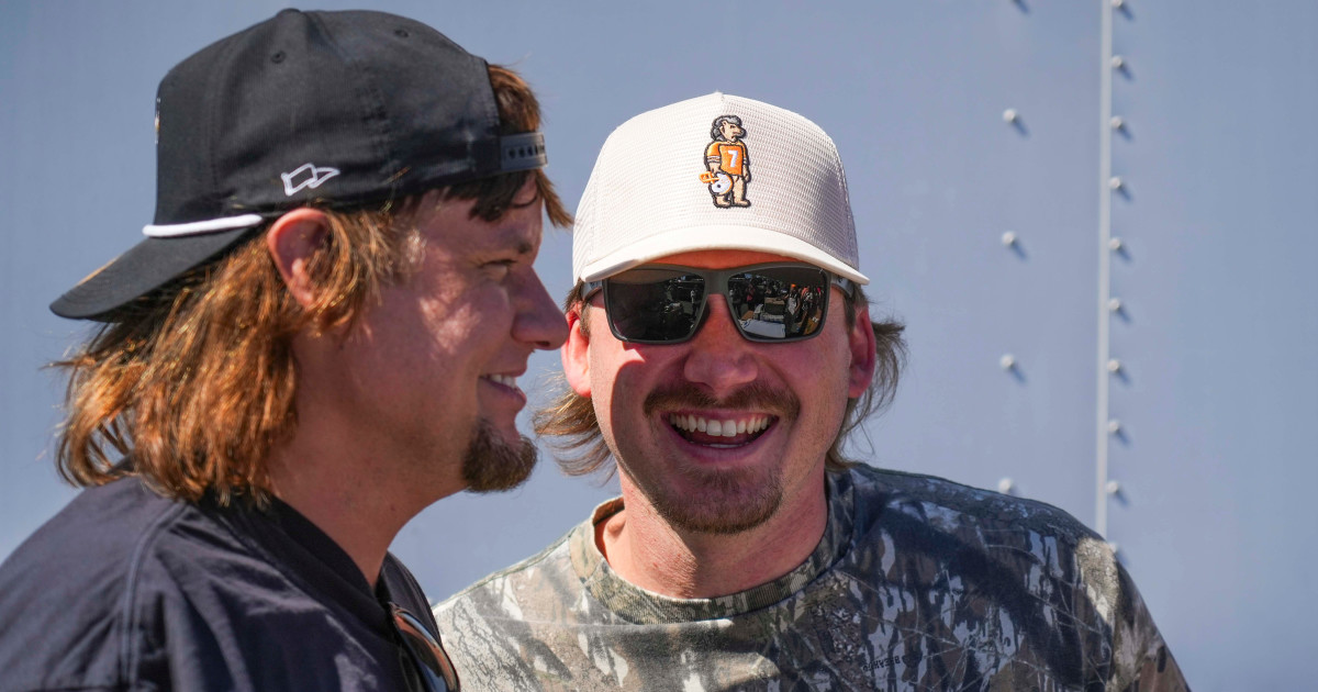 Theo von Sparks Sideline Talk About Vanderbilt Qb Diego Pavia’s Mom ...