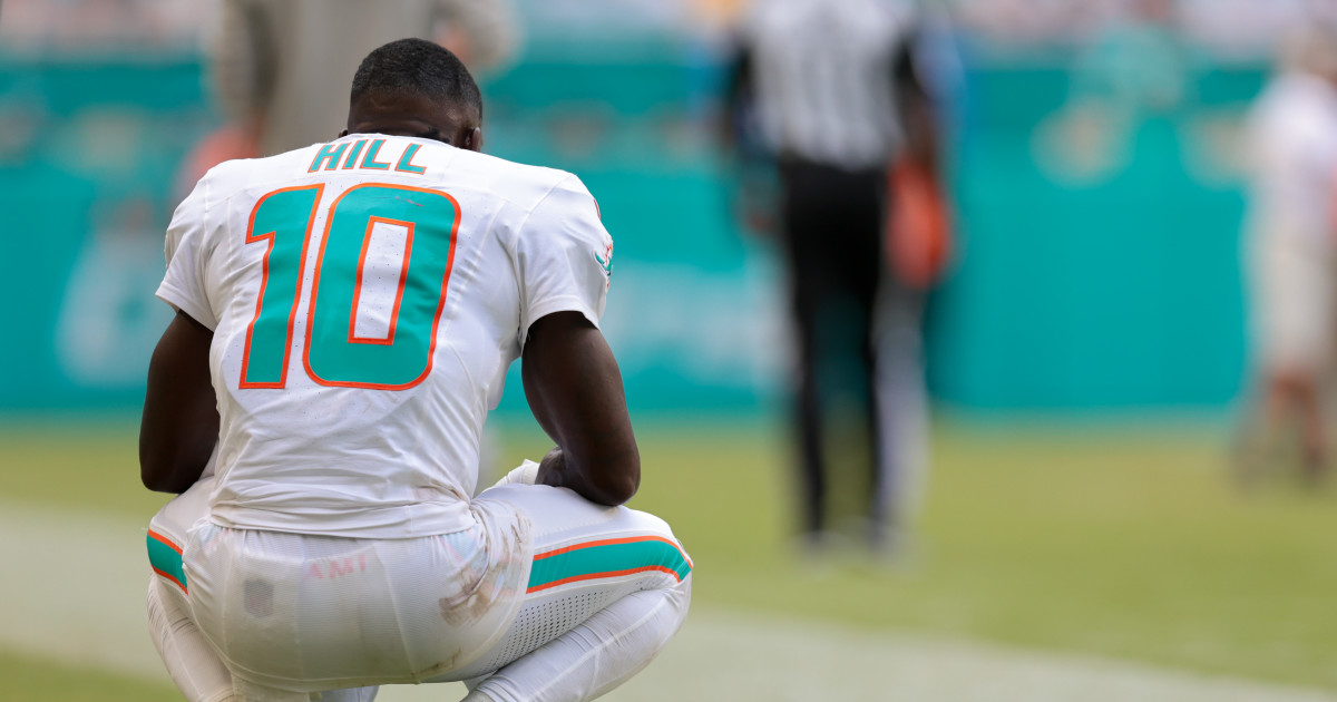ESPN Analyst Blasts Winless Dolphins for Mishandling Tyreek Hill Situation - Athlon Sports
