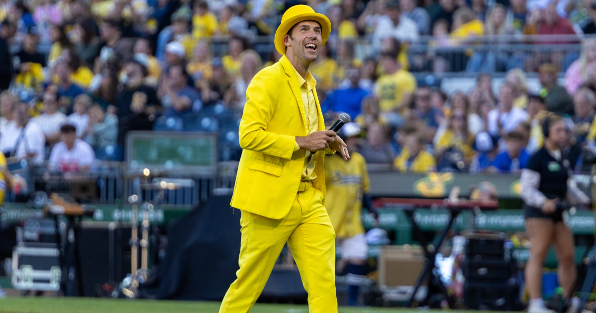 Savannah Bananas Attendance Is Skyrocketing as Valuation Nears 1 MLB Team - Athlon Sports