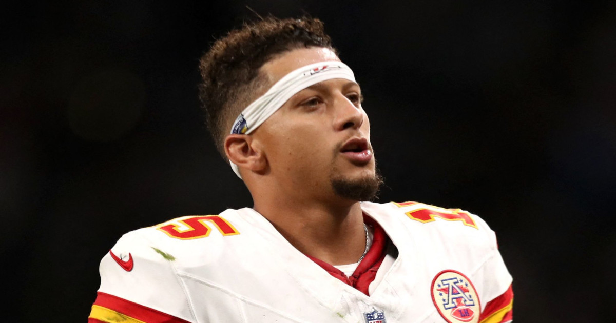 NFL Fans Are Angry Over CBS' Decision for Chiefs Game - Athlon Sports