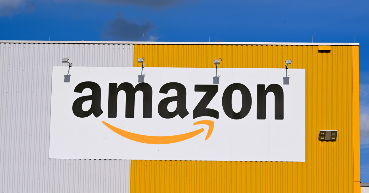 Memory Foam Clogs Are $15 on Amazon: 'Like Crocs with Fur' - Athlon Sports