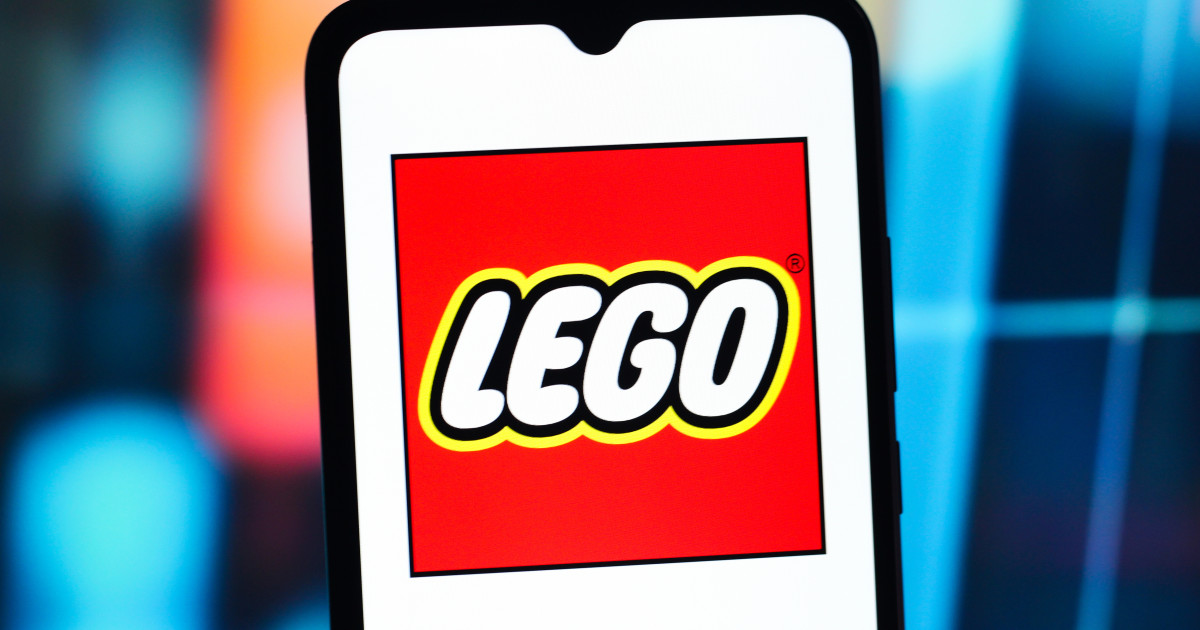 Walmart Selling a LEGO Aston Martin Race Car Set for 44% Off - Athlon ...