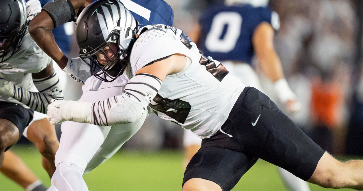 Oregon Linebacker Earns National Award After Performance at Penn State ...