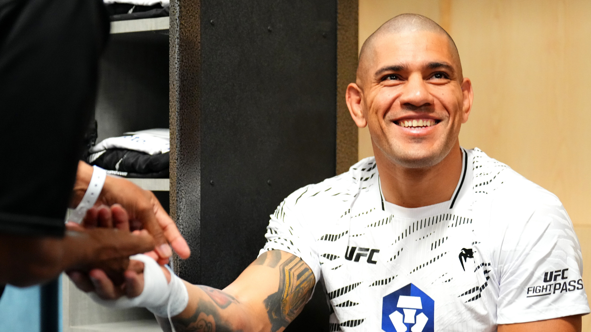 Alex Pereira Trolls Ankalaev With Savage Meme After UFC 320 Win ...
