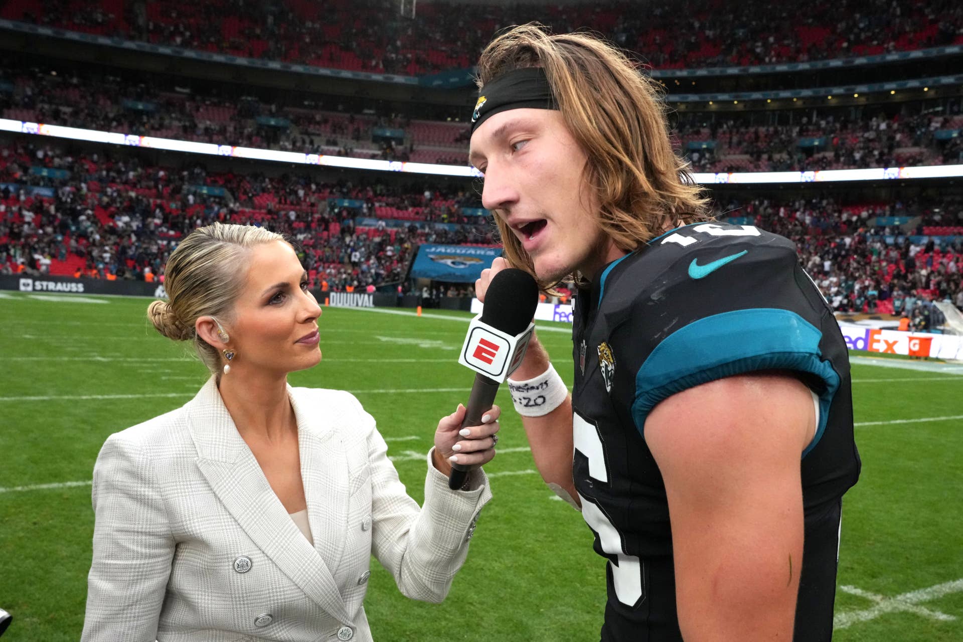 Laura Rutledge, Trevor Lawrence Postgame Interview Catches Attention ...