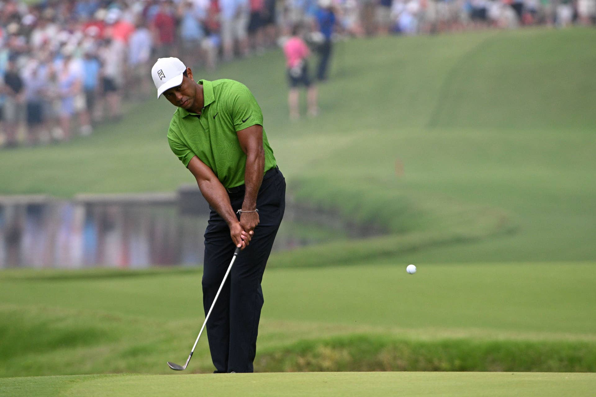 How to Hit Tiger Woods' Spinny Draw-Chip - Athlon Sports
